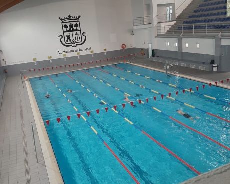 La Piscina Cubierta de Burjassot moderniza el acceso a sus ...